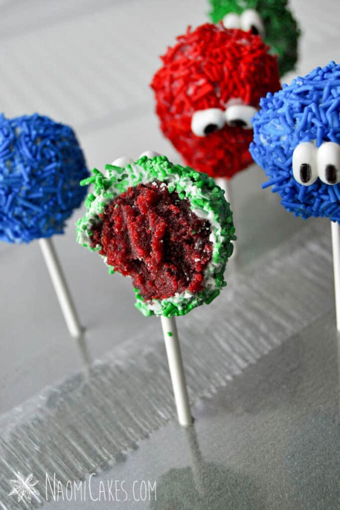 10 Great Ways to Decorate Cake Pops [How-To Guide] - NaomiCakes